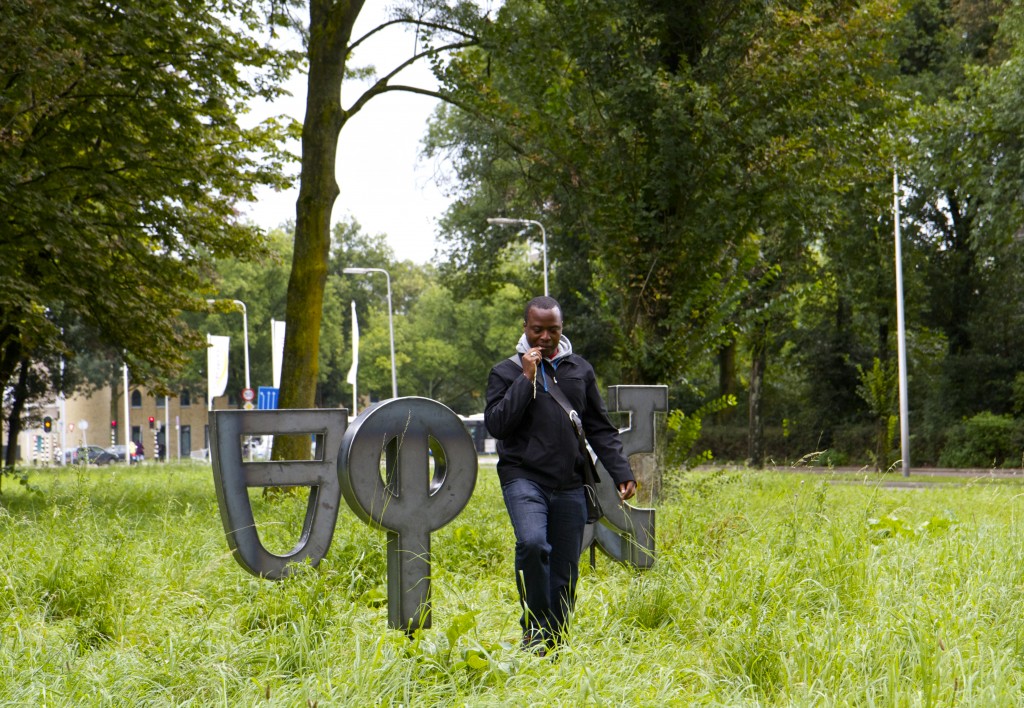 Afaka tekens geplaatst in Overvecht – Kosmopolis Utrecht